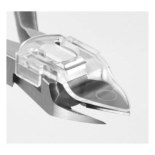 爪を切った際に飛び散るのを防ぐガードです。刃の裏側に取り付けて使用します。マグネットで簡単に着脱できますので、爪切りをお掃除する際にもラクラクです。＊本製品はネイルプロII（NP-1020N）、および、ネイルプロcolor（NP-1011S...