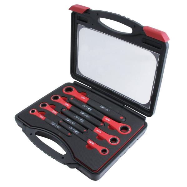 最新のIEC60900の適合規格に合格しています。摩耗や剥離しにくい強固な皮膜一層仕様で薄肉設計を実現、ギア数72山のギアは小気味よく回転し作業性抜群です。 セット内容 絶縁ギアレンチ（8mm ・10mm ・12mm ・13mm ・14mm...