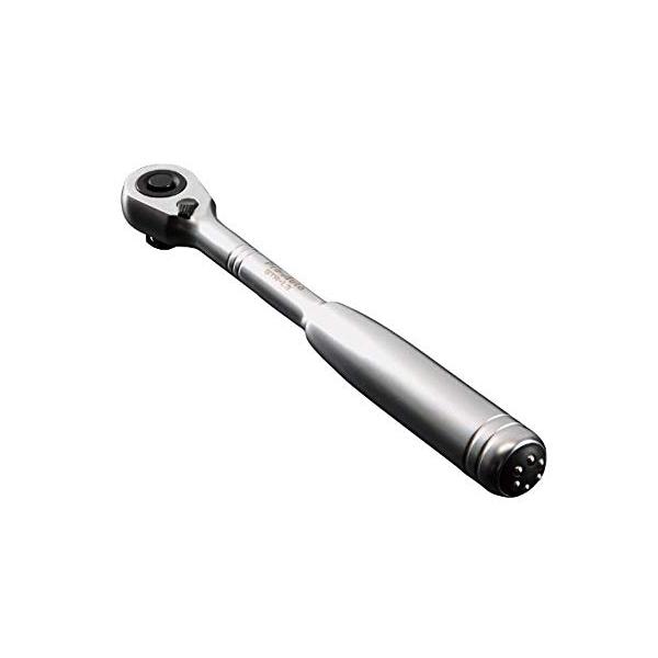 △差込角(mm ):12.7△全長(mm ):245△ヘッド部幅(mm ):33.0△ヘッド部厚み(mm ):34.5△スリムでコンパクトなスタイリング、しかも中空構造により従来品にくらべて大幅軽量化を実現。△クイックリリース機構付きでソケ...