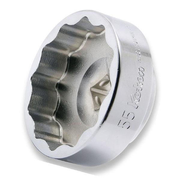 イタリアの二輪車メーカー、ドゥカティ社片持ちスイングアーム車のリヤホイールナット用ソケットです。背の低いリアホイールナットに合わせた開口とトルク管理に最適な超ショートソケット仕様、特殊な形状に合わせた専用設計のＳＳＴです。外径71φ 全長3...