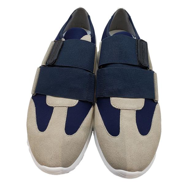 ランニングシューズの様な快適さと、斬新なコンセプト・アッパーデザインを共存させたイタリアンブランド＜フェスーラ＞　FESSURA=イタリア語で“穴”を意味し、シューズのソール部分にある“穴”にカラフルなゴムバンドを通した一部のモデルは、別売...