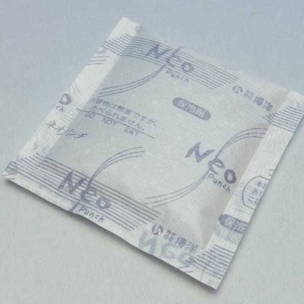 和紙タイプ（パルプ系）の不織布を使った高級感あふれるデザインの保冷剤です。ナフキン等の経費と手間を省くことができます。余分な水分を嫌うデリケートな食材にもぴったりです。また、整列タイプですので、箱のまま凍結させても、変形しません。ひとつひと...