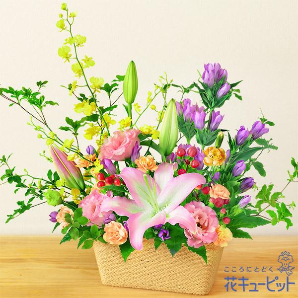 堂々たる花姿のユリに、生き生きとしたリンドウとオンシジウムをあわせた豪華なアレンジメントです。立派なフォルムに、プレゼントする相手の方も喜んでくれるはず。和室にも洋室にも合うデザインなので、お部屋を選ばずに飾っていただけます。524021堂...