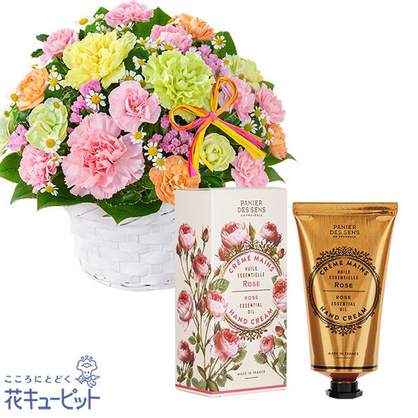 色とりどりの花々でふんわりと可愛らしくまとめた【カーネーションのミックスアレンジメント】と、シアバターを贅沢に20％配合した濃厚保湿ハンドクリームのセットです。香りを胸いっぱいに吸い込めば、まるで自然の恵み豊かな南フランスの情景が浮かび上が...