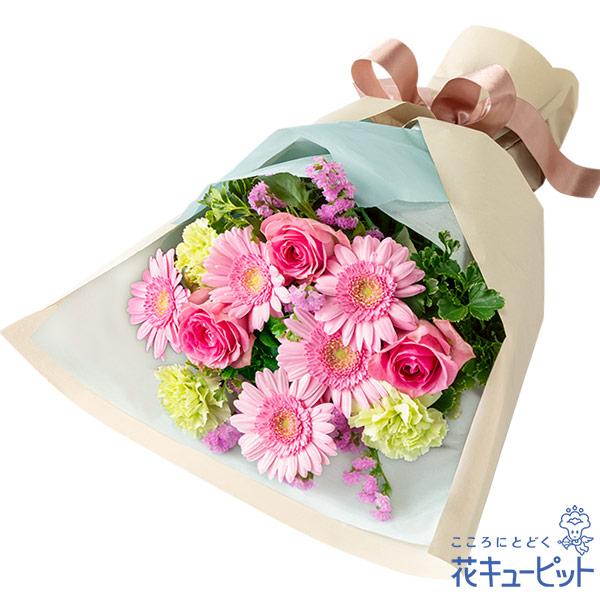 ピンクのガーベラを水色のペーパーで包んで、爽やかな印象に仕上げた花束。可愛らしい色合いで、特に女性へのプレゼントにおすすめです。友達や彼女の誕生日ギフトなど、カジュアルなお祝いにどうぞ。524420ピンクの花々と水色のペーパーが爽やかな花束...