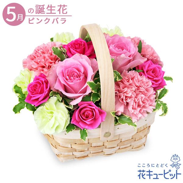ウッドバスケットの中には、ピンク色を中心にかわいらしい花々を入れました。多くの花の中でも特に人気があるピンクバラの花言葉は「感謝・上品・温かい心」などがあり、プレゼントには最適です。オールラウンドで制作しているので、どこから見ても可愛いお花...