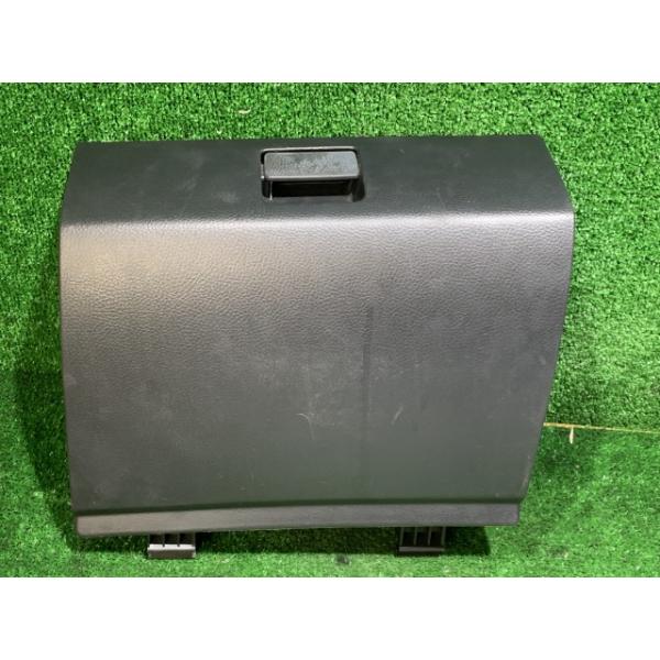 **** 商品説明を必ずご確認ください ****部品管理番号：000026062370210メーカー純正品番：73420-70K00-P4Z部品名：グローブBOX部品メーカー品番：73422-70K0部品区分：リサイクル品車名：ワゴンＲ車両...