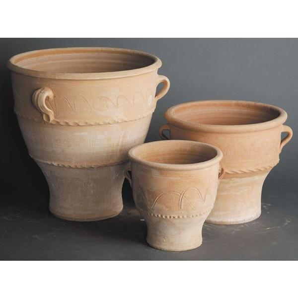 CRETE IN GREECEのテラコッタ。ギリシャ・クレタ島シリーズはハンドメイド品であるため、同じモデルでも、サイズや模様などに多少の個体差が見られる場合があります。また、窯の火の当たり具合で色味が異なる事があります。サイズ表記は概寸で...