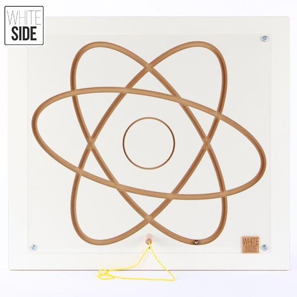 ホワイトサイドのウォールパネル・アトムです。ホワイトサイドは新しい革新的な製品を生み出すポーランドの会社です。製品には、特殊加工を施された木材を使うことで、水性ペンでお絵かきが出来る仕様になっています。素材の調達、加工もすべてポーランド国内...