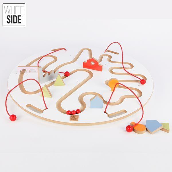 ホワイトサイドのホワイトサイド・プレイボードです。ホワイトサイドは新しい革新的な製品を生み出すポーランドの会社です。製品には、特殊加工を施された木材を使うことで、水性ペンでお絵かきが出来る仕様になっています。素材の調達、加工もすべてポーラン...