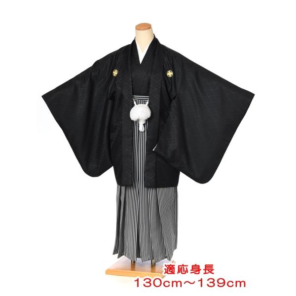 [袴　卒業式　男]子供用紋付袴セットレンタル8AQS11【紋付きフルセット】[羽織袴レンタル]〔子供用〕〔男児着物〕〔１０歳前後〕〔1/2成人式〕〔２分の１〕〔ととせの祝い〕【130ｃｍ〜139ｃｍ位まで】【黒】【黒グレー縞袴】足袋プレゼン...