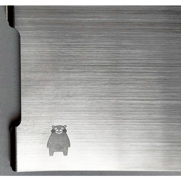 【曲がらない、汚れない、焦らない】デキるビジネスマンの必携アイテム『極薄スマート名刺入れ』「くまモンKEEP SMART」はありそうでなかった「財布にしのばせる極薄スマート名刺入れ」です。レーザー加工による彫刻でくまモンがあしらわれています...