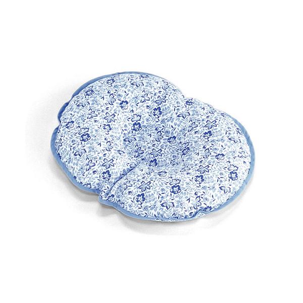 【サイズ】27×34.5cm【カラー】サックス系の花柄【材質】生地：ポリエステル65％、綿35％（ブロード：抗菌・防臭加工付き）　中材：発砲ポリエチレンビーズ　縁巻テープ：ポリエステル100％【製造国】日本【その他】洗濯〇（手洗い・40℃ま...