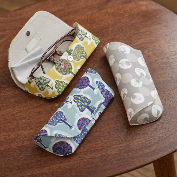 フィンランドで生まれた、北欧を代表するキャラクター「ムーミントロール」とその仲間たち。同じくフィンランドで生まれたブランド「マリメッコ」のデザイナーでもある鈴木マサル氏の手によって、原作の世界観を踏襲しながらも新たな「ムーミン」の物語が紡ぎ...