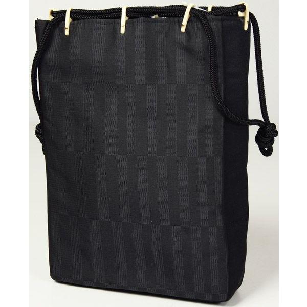 男物巾着　信玄袋　黒色　正絹お召生地　側面に黒色紬　メンズフォーマルやカジュアル着物に紳士巾着　日本製紳士用巾着で、正絹お召の裂生地を使用、側面も黒色の織物を使用した上品な上等品です。大きさも手ごろで、フォーマル着物からカジュアル着物までご...