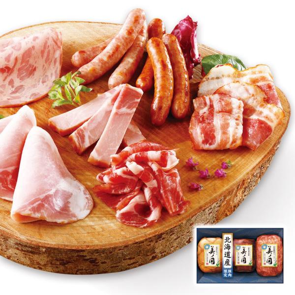 北海道産の原料肉に限定し、丁寧に仕上げたギフトです。箱サイズ：25×8.5×16cm現品サイズ・内容：熟成ももハム280g・熟成網焼きミートローフ164g・直火焼き焼豚195g各1本総重量(梱包箱等含む)：770g製造生産地：日本製賞味期間...