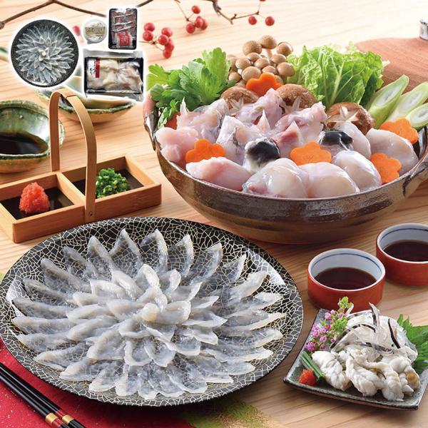 とらふぐの刺身と、とらふぐちりのセットです。とらふぐ本来の味と贅沢な味わいをお楽しみください。内容量：とらふぐ刺身65g、とらふぐ皮40g、とらふぐちり250g、ポン酢15g×5、もみじおろし3g×5製造生産地：山口県（加工地）賞味期間：冷...