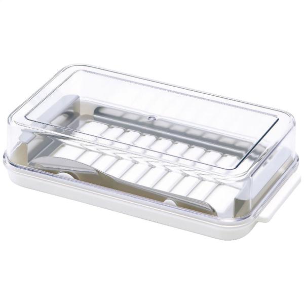 一度で20個（1個=約10g）にカット。そのまま保存できるステンレスバターカッター＆ケースです。バターが取りやすい先割れナイフ付き。市販の200gのバター厚み約35mmまで入ります。※対応バターサイズ：約横15×縦7×高3.5cm以内現品サ...