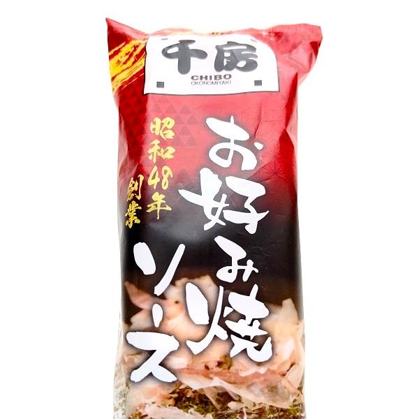 1973年大阪千日前にて創業のお好み焼専門店「千房」オリジナルの本格的なお好み焼ソースです。程よい酸味 と甘みやスパイスとの絶妙なバランスが取れた濃厚ソースお好み焼きはもちろん、揚げ物などにもおすすめです！ぜひ、ご家庭でお楽しみください。