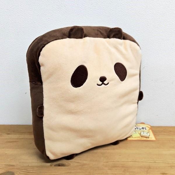 食パン！？それともパンダ！？焼きたてパンのような ふわふわもちもちのぬいぐるみ！！ずっと触っていたくなるようなふわもち〜。お昼寝まくらや、クッション、そしてインテリアにいかがでしょうか。サイズ：約 W20×H22×D5（cm）対象年齢：6才...