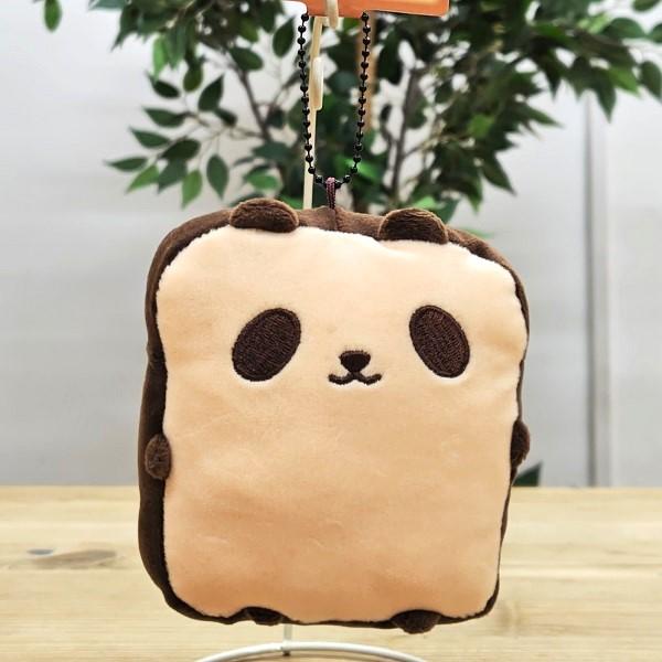食パン！？それともパンダ！？焼きたてパンのような ふわふわもちもちのぬいぐるみボールチェーン！！ずっと触っていたくなるようなふわもち〜。カバンや、ポーチにつけて、食パンだと一緒にお出かけしませんか！？サイズ：約 W10×H11×D3（cm）...