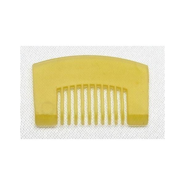 ≪日本人形用材料≫くし ５号日本人形や羽子板のかんざしに最適です。■大きさ：幅約２.５cm×縦約１.５mm★メール便についてお客様の郵便ポストに投函するサービスです。商品の破損や紛失、盗難時の補償は一切ありません。※補償が必要な場合は宅配便...