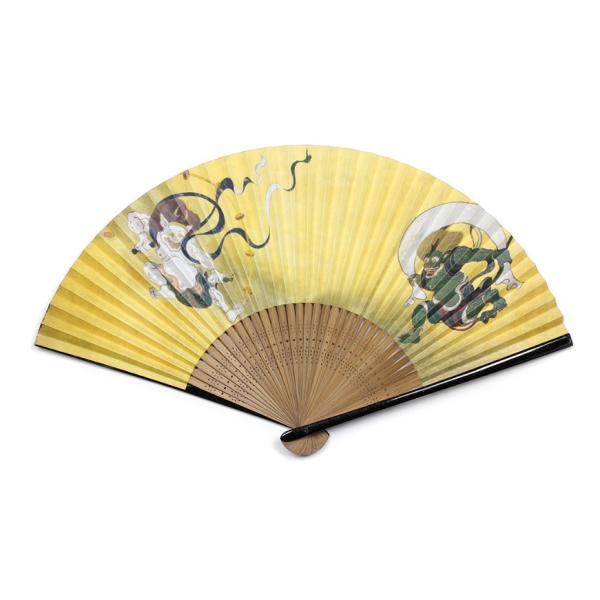 柄名：風神雷神日本の絵画の代表作の一つ、琳派の風神雷神図をモチーフにした京扇子。【商品仕様】寸法：本体225mm(7.5寸)内容：扇子1本素材：和紙、竹個装：ピロー式ケース入(PET)備考：和紙 両面貼り、裏面印刷有り【メール便について】商...