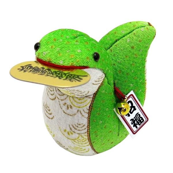 「巳(へび)」の木目込材料の販売です。※完成品ではありません。【桐塑】のボディに布地をセットした手芸キットです。型紙も付いていますので、上級者はもちろん初心者の方にもオススメです。ボディサイズ(約)：幅7cm×奥5cm×高8.7cm※サイズ...