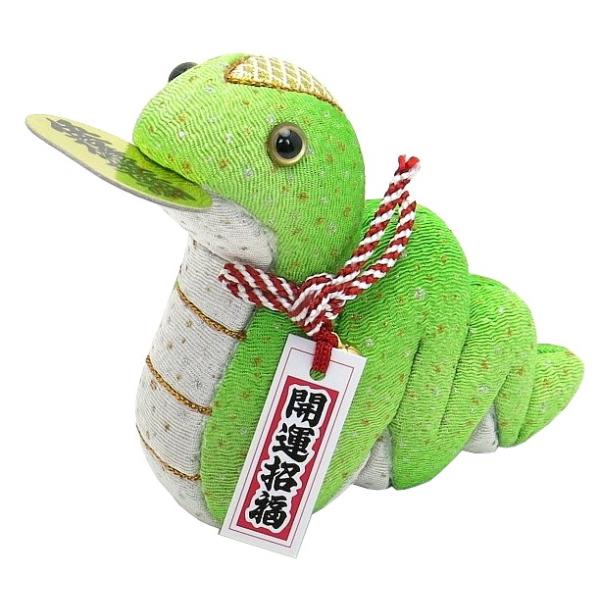 「巳(へび)」の木目込材料の販売です。※完成品ではありません。【桐塑】のボディに布地をセットした手芸キットです。型紙も付いていますので、上級者はもちろん初心者の方にもオススメです。ボディサイズ(約)：幅10cm×奥4.5cm×高9.5cm※...