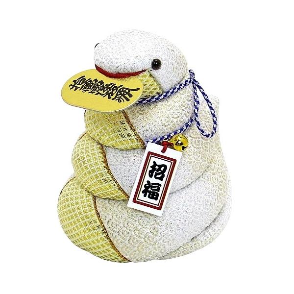 「巳(へび)」の木目込材料の販売です。※完成品ではありません。【桐塑】のボディに布地をセットした手芸キットです。型紙も付いていますので、上級者はもちろん初心者の方にもオススメです。ボディサイズ(約)：幅7.8cm×奥9cm×高10cm※サイ...