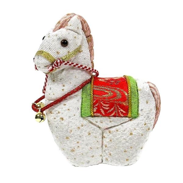 「午(うま)」の木目込材料の販売です。※完成品ではありません。【桐塑】のボディに布地をセットした手芸キットです。型紙も付いていますので、上級者はもちろん初心者の方にもオススメです。ボディサイズ(約)：幅7.5cm×奥3.5cm×高9cm※サ...