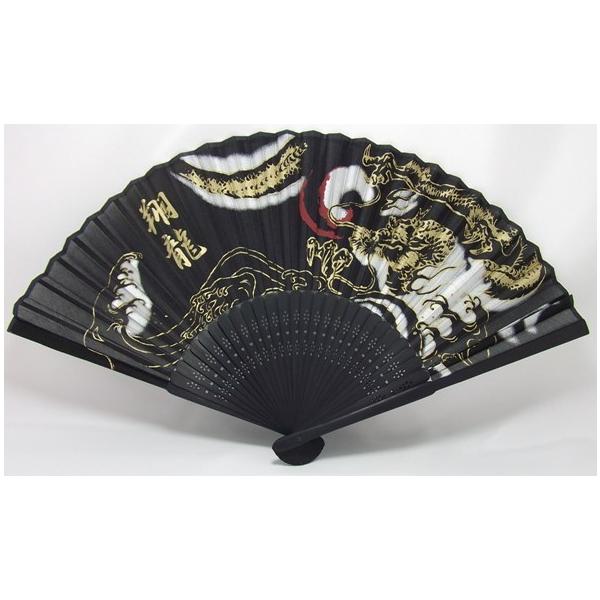 在庫処分なので特価で販売中！！プレゼント用に箱に入れての包装も無料で承ります贈り物としても最適です。（和柄包装紙のみで包装になりますのでリボンはありません）◇扇子寸法：長さ2２cm◇シルク１００％【メール便について】商品をお客様の郵便ポスト...