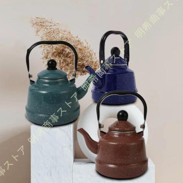 熱効率の良い琺瑯製ケトルはお湯が早く沸く。また、琺瑯は金気を出さないので、お茶を淹れたりするのにうってつけの道具。温度も一定に保ちやすいのでコーヒーが美味しく入れられる。    琺瑯は金属の表面にガラスを高温で焼きつけたものです。耐久性、耐...