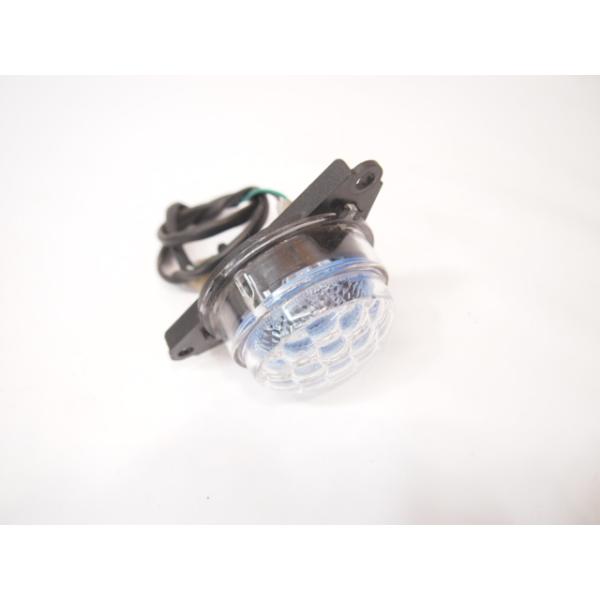 取り外し不明ですが、割れはなくこれからの装着に使えます。形状参考に追加灯加工用にどうぞ。外径57ｍｍ取り付けピッチ83ｍｍ程度。　　小物製品ですので同梱購入にオススメですよ。