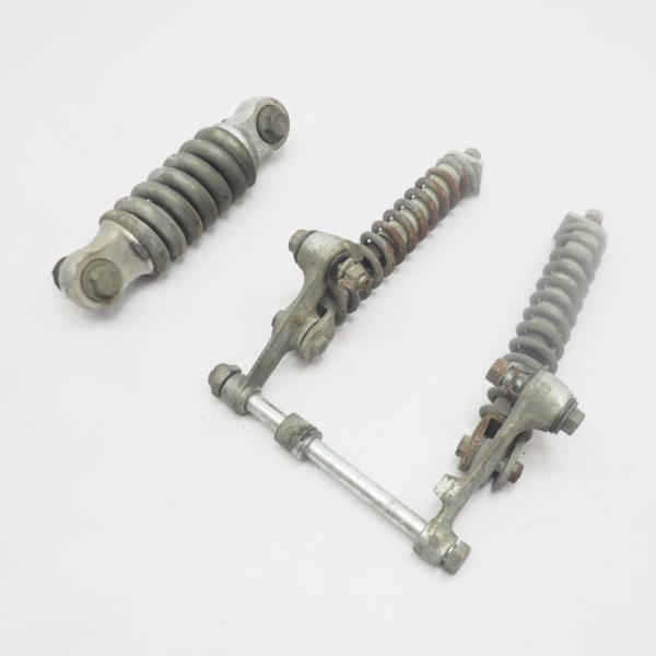 "マニア必見PZ50HOLIDYの純正パーツになりますストローク未チェックでしたが、特に事故的な曲がりなどはなくまだまだ装着可能当時のパーツのストックや、破損等ひどい方のリペア用にお使いくださいリアサス取り付け穴ピッチ約145mm程度フロン...