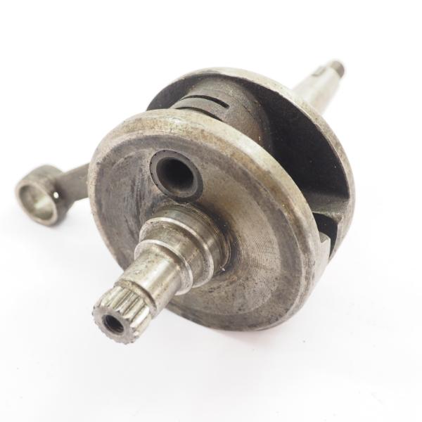 ランブレッタ用として入庫の純正クランクシャフトです。使用感あり、傷あり。錆傷あり。しかし、手動の動作に違和感なし。コンロッドの縦のがたつきなし。ベースに使えます。VEGA/Lui/J50あたりかと思いますが、取り外し車種不明。お探しの方、形...