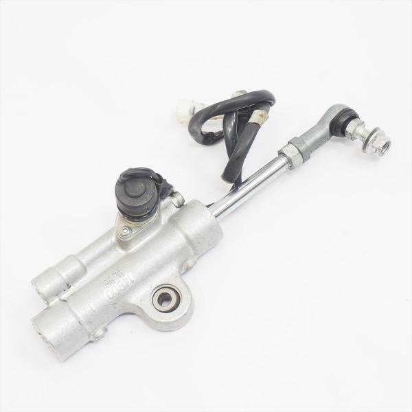 YZF-R1 JYARN23N9BA000XXXから取り外しの純正ステアリングダンパーになります。使用に伴う小傷のみで曲がりはありません。ストロークさせた感じでは抜けもありません。交換用として使ってください、全長230mmほどストローク長6...