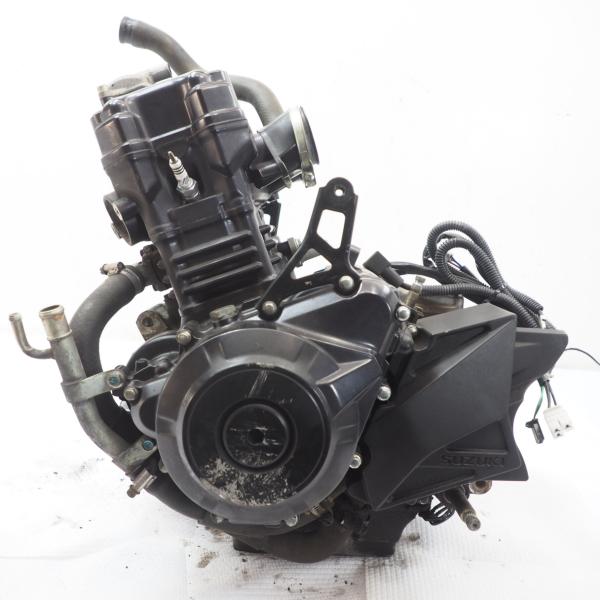 GSX250R LC6DN11A下ろしにて入庫のエンジンです。エンジン番号J517-150xxx始動走行等未チェック。バッテリー直付けクランキングはセルモーター空回りでクランキング未チェック。圧縮不明。ミッションは6速OK。エンジンマウント...