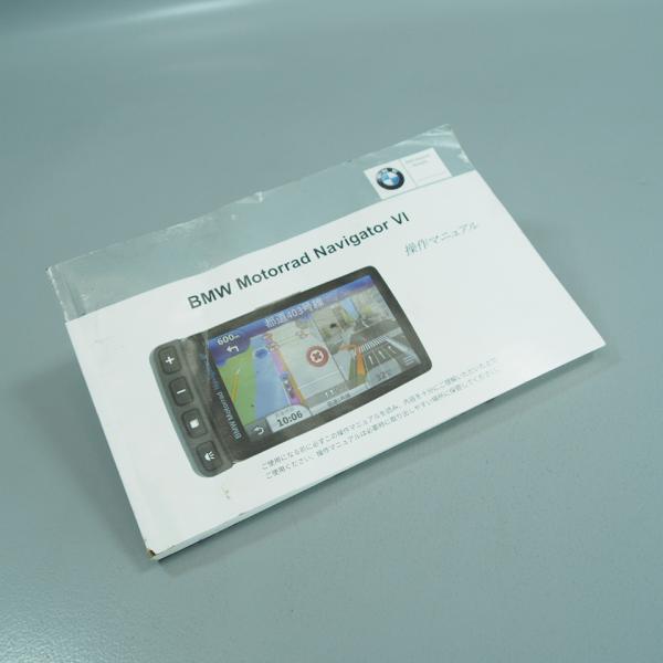 地図情報とGPSファームウェアを搭載したバイク用ナビゲーションデバイスBMW Motorrad Navigator VIの操作マニュアルになります。Pert No. 190-02103-23全227ページ表記：日本語中古誌のため、擦れや汚れ...