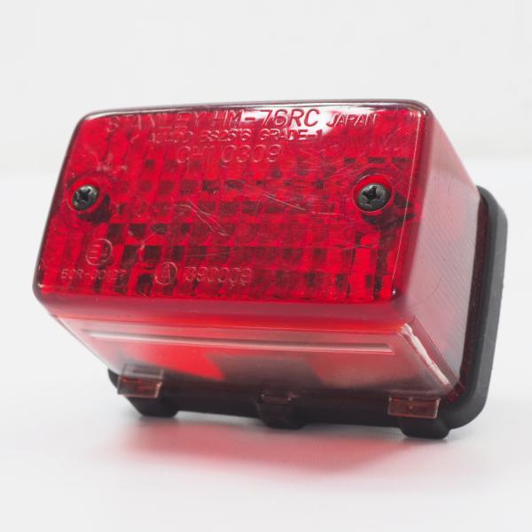 ホンダ純正テールランプHM-76RCです。使用感あり、傷あり。しかし、ひどい削れ無し。割れ破損無し。点灯OK。配線カプラー処理でいろいろな車種に使えます。お探しの方、お役立てください。