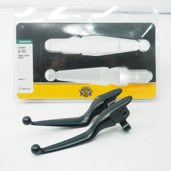"ツーリング.14-16年に対応する、純正オプションのブラックレバーセットです。未使用品品番:36700064ハンドル周りをシックに演出するブラック仕様お探しの方、いかがですか適合014〜16年ツーリングモデルでハイドロリッククラッチ装着車...