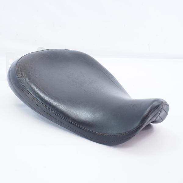 "ハーレー96-03年スポーツスター用、コルビン製ハリウッド ソロシートXL96-H　定価51，700円です。1996 XLH883ピーナッツタンク装着車は不可フチに破れあり。擦れあり。剥げはありますが、座面側にビリビリの破れは無し。取り付...
