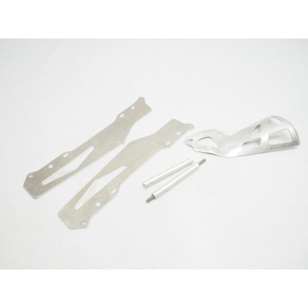 "この状態での入荷の為詳しい取り外しのモデル分かりませんでしたが、ハスクやKTM辺りかな?プレートとシャフト1本とカバーのみで、部品足りませんが同じ物持っている方のリペア用にお勧めします形状参考にくわしい車種わかる方必見です全長約340mm...