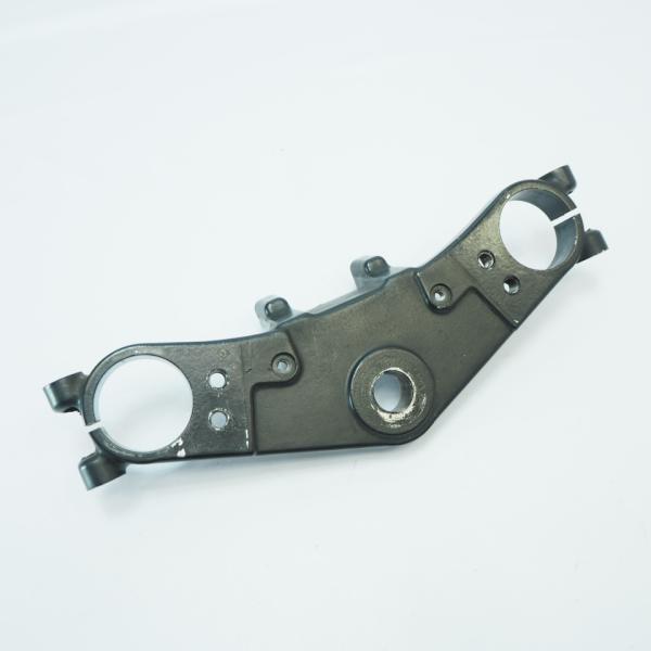 "ベースにオススメ!GPZ1000RX ZX1000A 純正トップブリッジ　 刻印 K986です。アップ画像のように傷があります。しかしベースにはこれから。部品取りや、組み換えベースに丁度良いパーツです。上手にご活用頂ける方この機会にお役立...