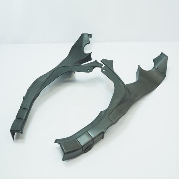 "フロント破損車の補修ベースにどうぞGPZ1000RX ZX1000A 純正インナーパネル左右　刻印　14024-1124・14024-1125です。画像のように傷があります。しかし割れや亀裂はありません。車両への組み付けは現状にて可能。傷...