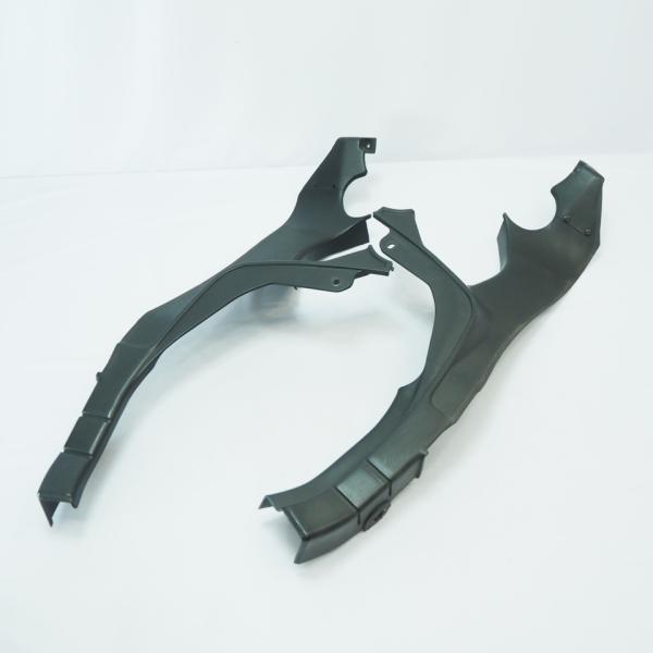 "フロント破損車の補修ベースにどうぞGPZ1000RX ZX1000A 純正インナーパネル左右　刻印　14024-1124・14024-1125です。画像のように傷があります。しかし割れや亀裂はありません。車両への組み付けは現状にて可能。傷...