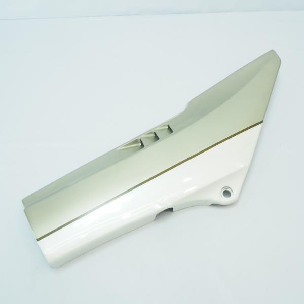 "サイド破損車の補修ベースにどうぞGPZ1000RX ZX1000A 純正サイドカバー左　刻印　読み取り不可です。画像のように傷があります。しかし割れや亀裂はありません。車両への組み付けは現状にて可能。傷を気にしない方のとりあえず用に。また...