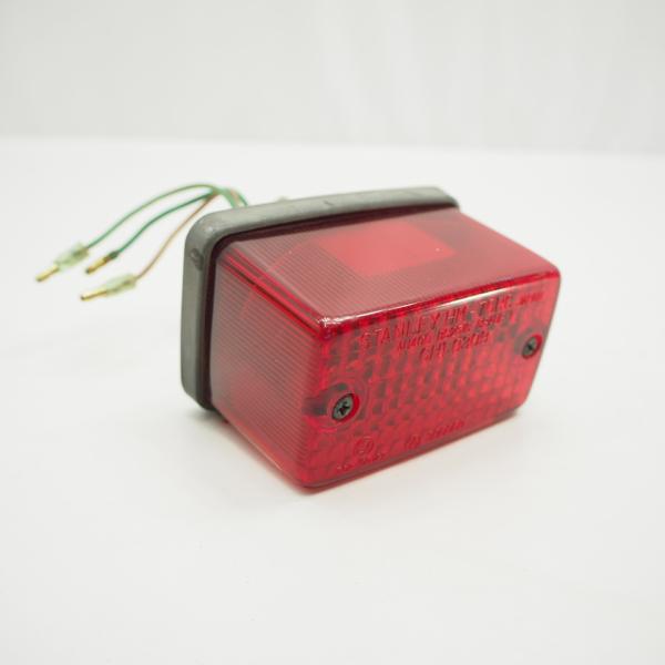 "破損車の補修ベースにどうぞ(TL125 JD06)の、純正テールランプ   (刻印　HM-76RC)です。画像のように全体に目立つ傷があります。しかし割れや亀裂はありません。車両への組み付けは現状にて可能。傷を気にしない方のとりあえず用に...