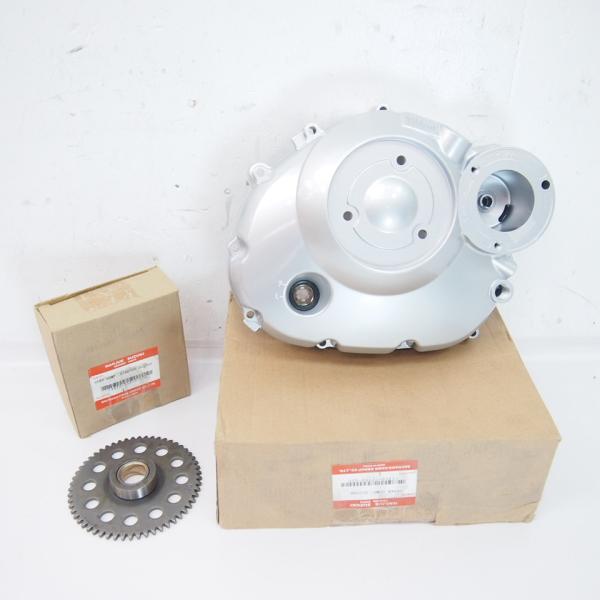 "EN125系のエンジンに使用できるクラッチカバーとスタータークラッチギアになります。年式やモデルにより変更などありますのでご自身のバイクに有っているかよくご確認下さい。新品未使用品になります。保管時の防錆用油付着有ります。保管状態も良く、...