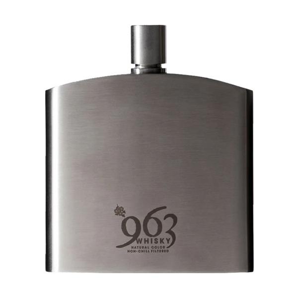 ふくしまのウイスキー「963」のロゴがあしらわれたオリジナルスキットルボトルです。ボトルの本体は、手入れが簡単なステンレス製。ヘアライン加工が施された表面により立体的で高級感あふれる輝きを放ちます。持っているだけでカッコ良く雄大な自然の中で...
